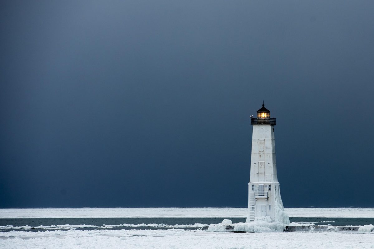 WW: Exploring the Beauty of a Frozen Lighthouse – booomcha.com